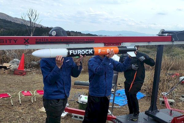 小型ハイブリッドロケット合同打ち上げ実験を行いました|研究|FUKUDAism（フクダイズム）|福岡大学