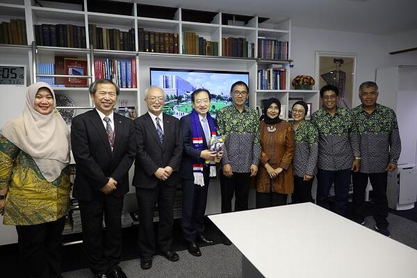 マラン州立大学（インドネシア）のハリヨノ学長が朔学長を表敬訪問されました|教育|FUKUDAism（フクダイズム）|福岡大学