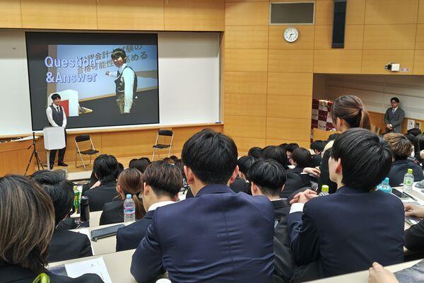 公認会計士試験に挑む福岡大学生たちへタレント・河野玄斗氏からエールが送られました|教育|FUKUDAism（フクダイズム）|福岡大学