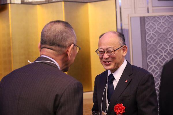 有信会主催「令和7年新年賀詞交換会」が開催されました|卒業生|FUKUDAism（フクダイズム）|福岡大学